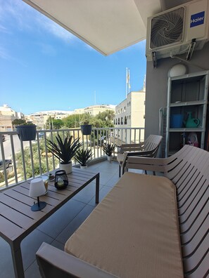 Apartamento, 2 quartos, Vista para a cidade | Refeições ao ar livre