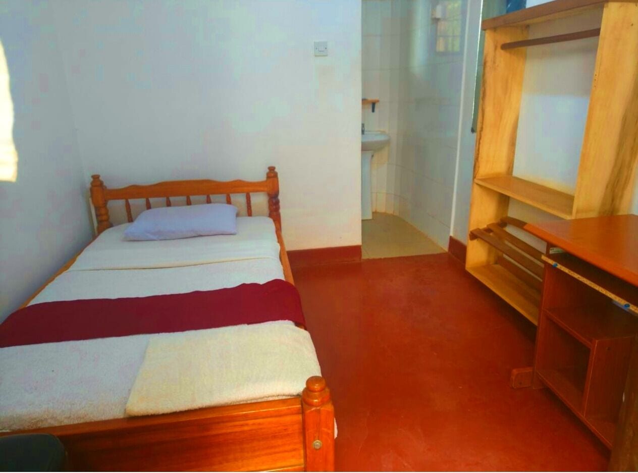 Quarto solteiro clássico, vista para o jardim | Escrivaninha, espaço de trabalho para notebook, Wi-Fi de cortesia