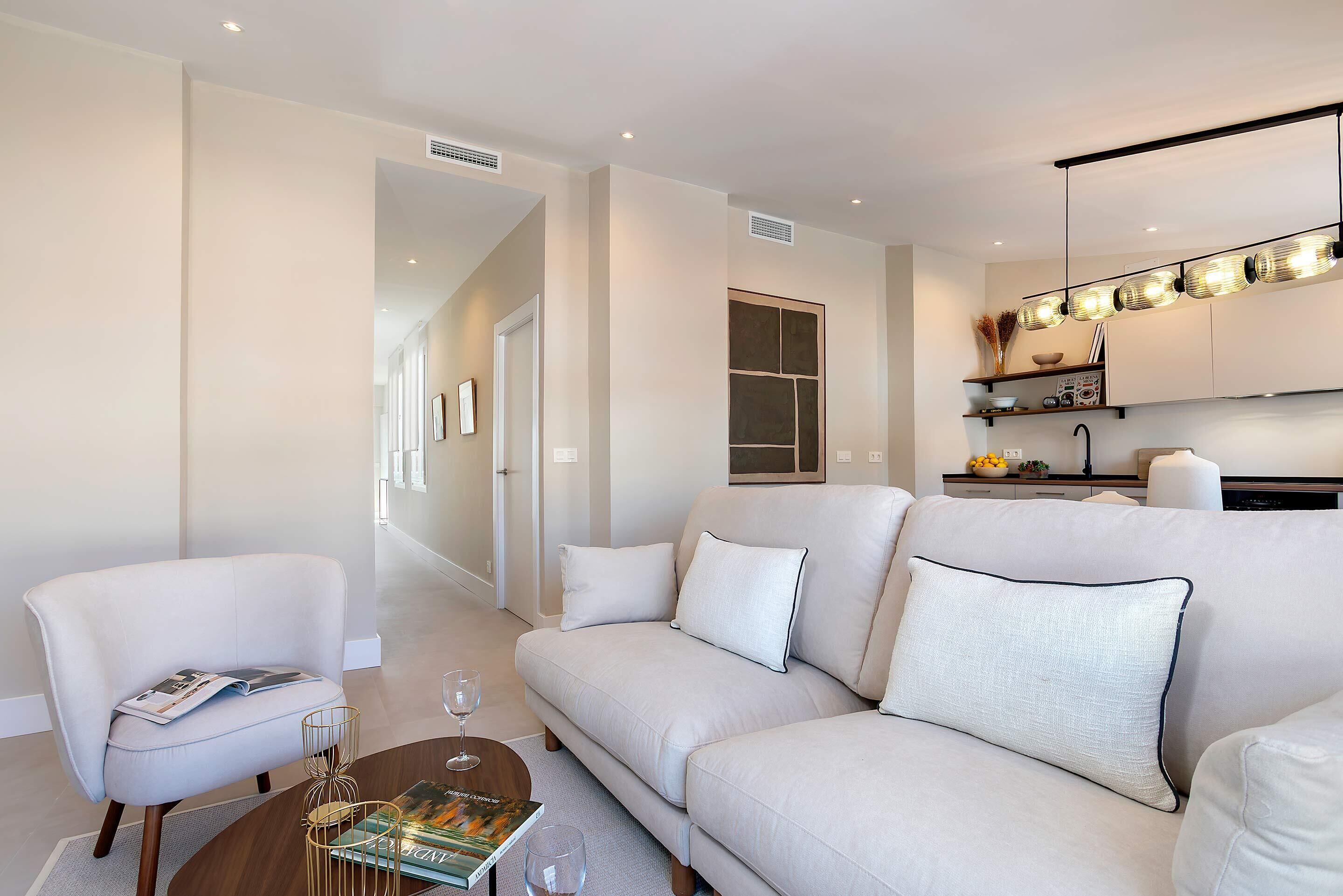 Apartamento (4 Bedrooms) | Sala de estar | Smart TV de 55 polegadas com canais via satélite 
