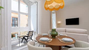 Apartamento (1 Bedroom) | Refeições no quarto