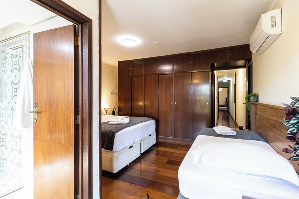 Casa De 4 Quartos Com Ac No Ipiranga - Ipiranga