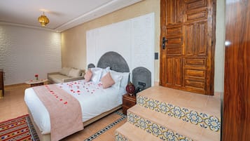 Quarto Deluxe, 1 cama queen-size, vista para o jardim | Wi-fi grátis, roupa de cama fornecida