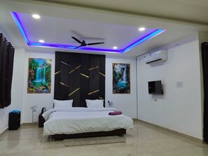 Suite-Estúdio de Luxo, varanda, Vista para a cidade | Casa de banho | Artigos de higiene pessoal grátis, chinelos, toalhas fornecidas, sabão 