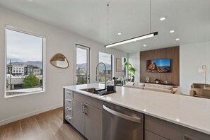 Apartamento, 2 quartos, cozinha, vista para o parque | Parte interna
