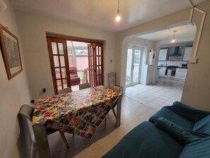 Quarto Triplo Comfort, vista para o jardim | Interior