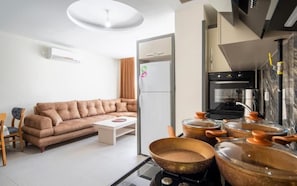 Apartamento em Condomínio Fechado, varanda, Vista para a cidade | Sala de estar