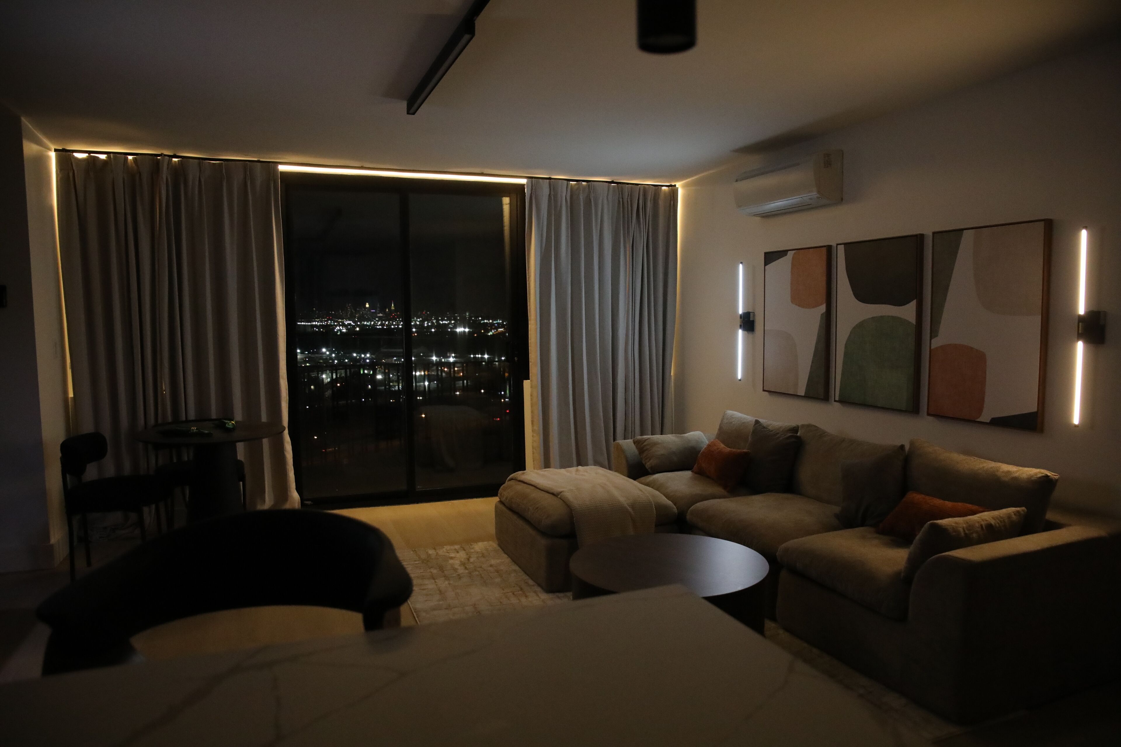 Stay Minutes From  Airport &  Prudential Center - Newark, NJ