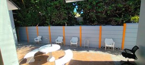 Apartamento superluxo, vista para o jardim | Opções para refeição ao ar livre