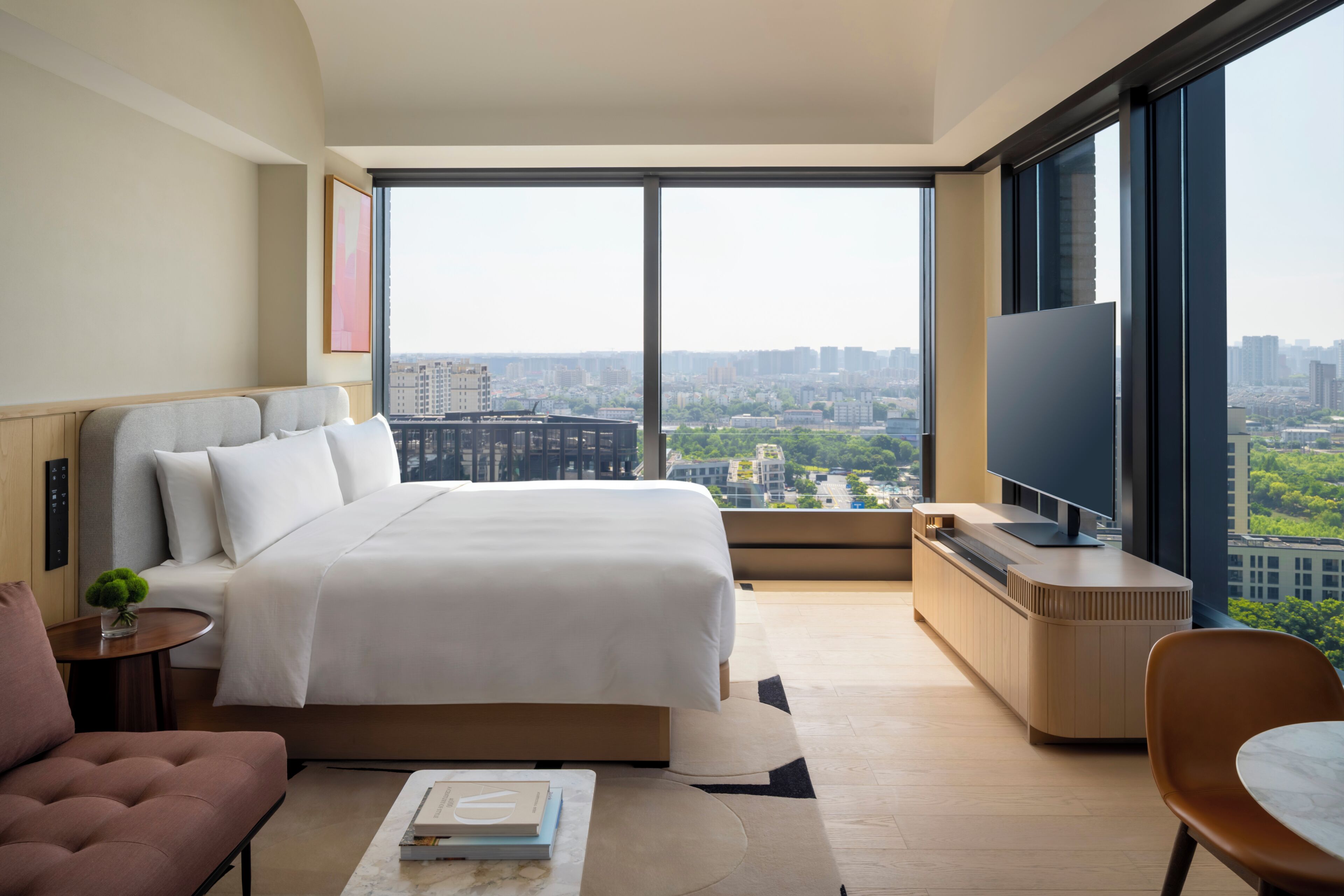 Quarto (Urban | Panoramic View) | Edredões de penas, minibar, cofre no quarto, secretária 