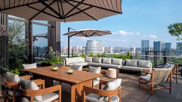 Suíte, terraço (Urban) | Banheiro | Produtos de toalete grátis, secador de cabelo, roupões de banho