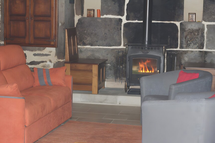 Gîte (4/7 Personnes) Vue Sur La Vallée Dans Le Parc Des Volcans - Vic-sur-Cère