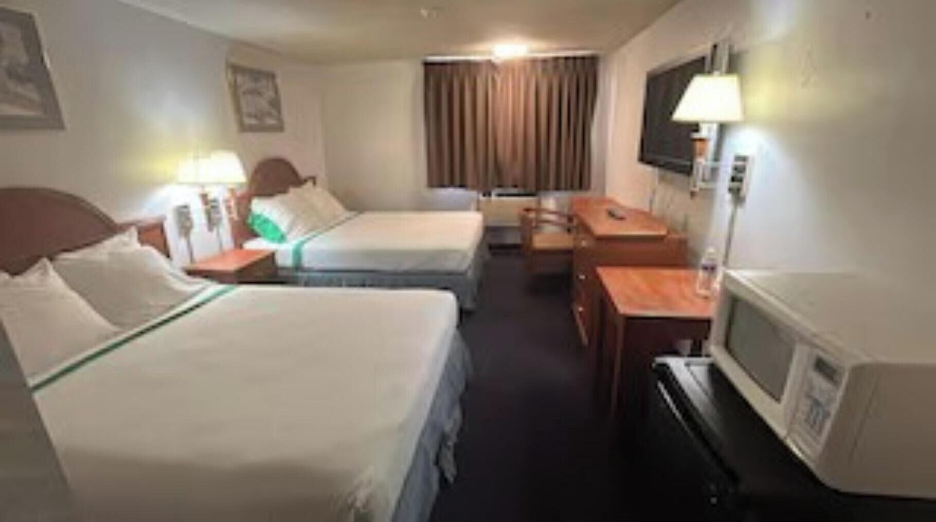 Quarto, 2 camas queen-size, não fumadores | Wi-fi grátis, roupa de cama fornecida 