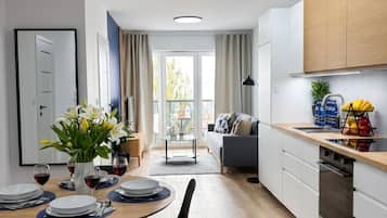 Apartamento Comfort, varanda, vista para o pátio | Cozinha privada | Uma máquina de café expresso, uma chaleira elétrica