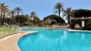 Piscina exterior sazonal