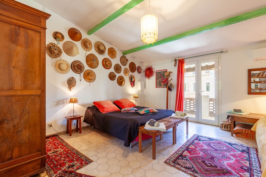 Guest Room "Les Citronniers - Chapeaux" With Shared Terrace, Wi-fi And Air Conditioning - Marseille