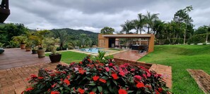 Casa, sacada, vista para a montanha | Área da propriedade