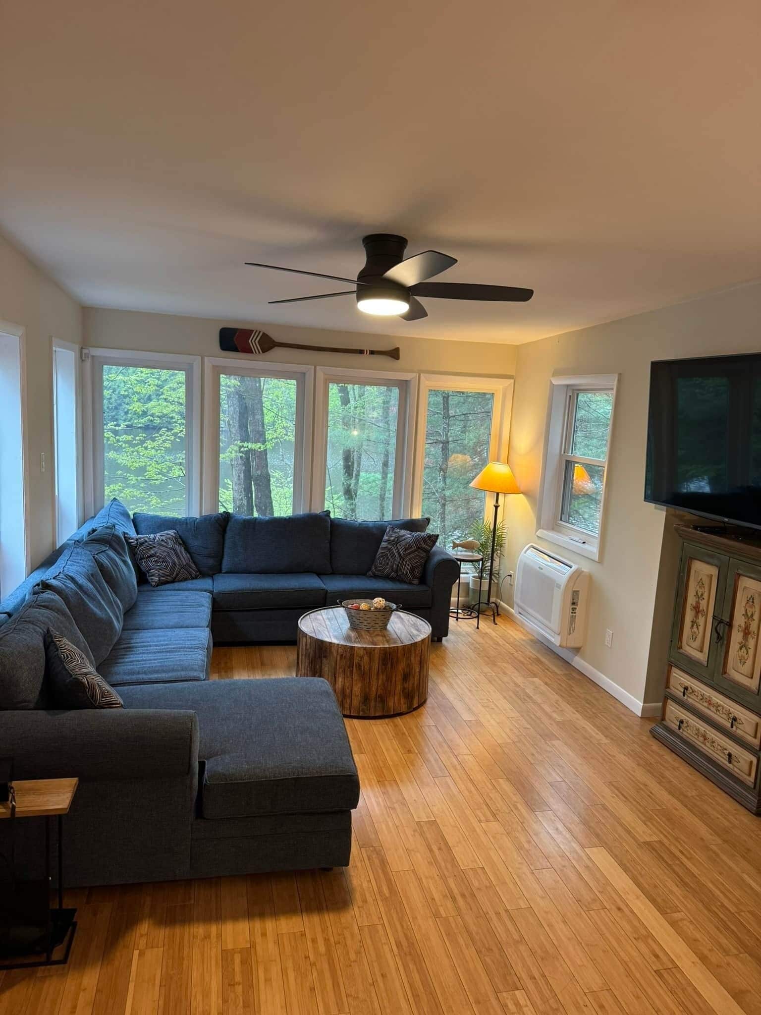 Fun 5 Bedroom Lakefront Cottage - Monticello, NY