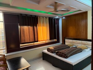 Quarto luxo | Wi-Fi de cortesia, roupa de cama