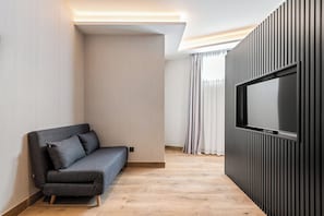 Estúdio superior | Área de estar | Smart TV 43 polegadas com canais a cabo