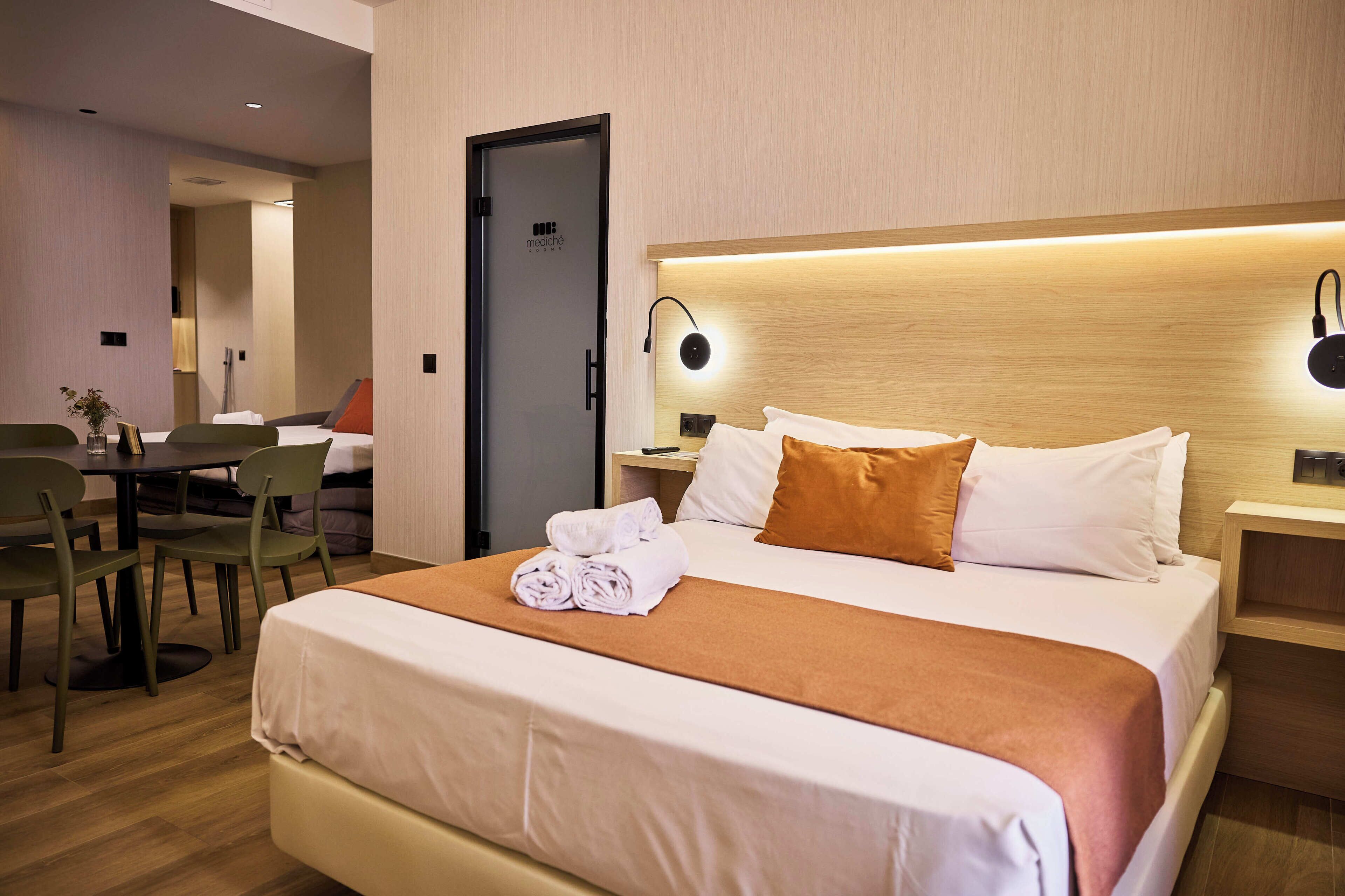 Estúdio Superior | Roupa de alta qualidade, edredões de penas, minibar, secretária 