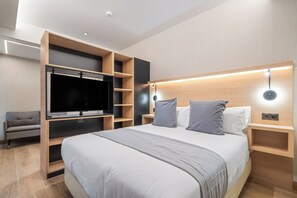 Apartamento família | Roupas de cama premium, edredons de pluma, frigobar, escrivaninha