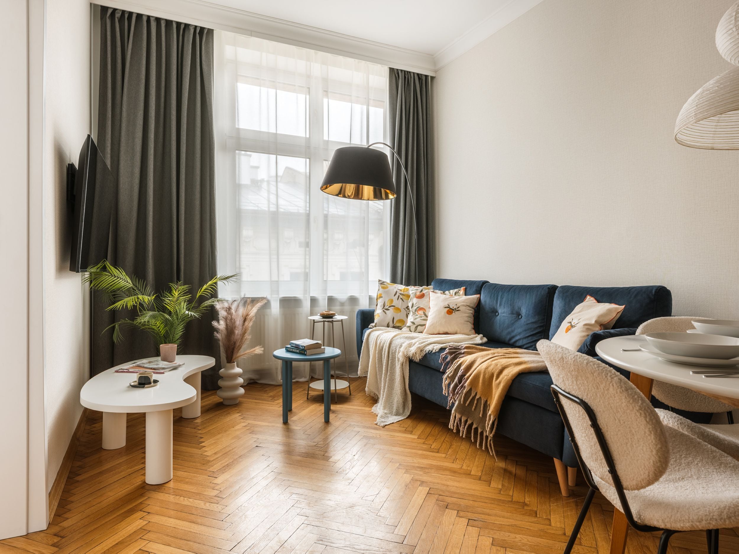 Apartamento standard, vista para a cidade | Área de estar | Smart TV
