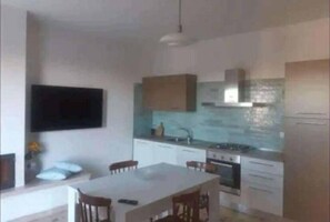 Condo, varanda, vista para a colina | Cozinha privada