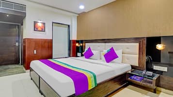 Quarto de Luxo, varanda, Vista para a cidade | Cofre no quarto, secretária