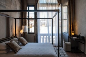 Suite Júnior | Minibar, cofre no quarto, cortinas/cortinados opacos 