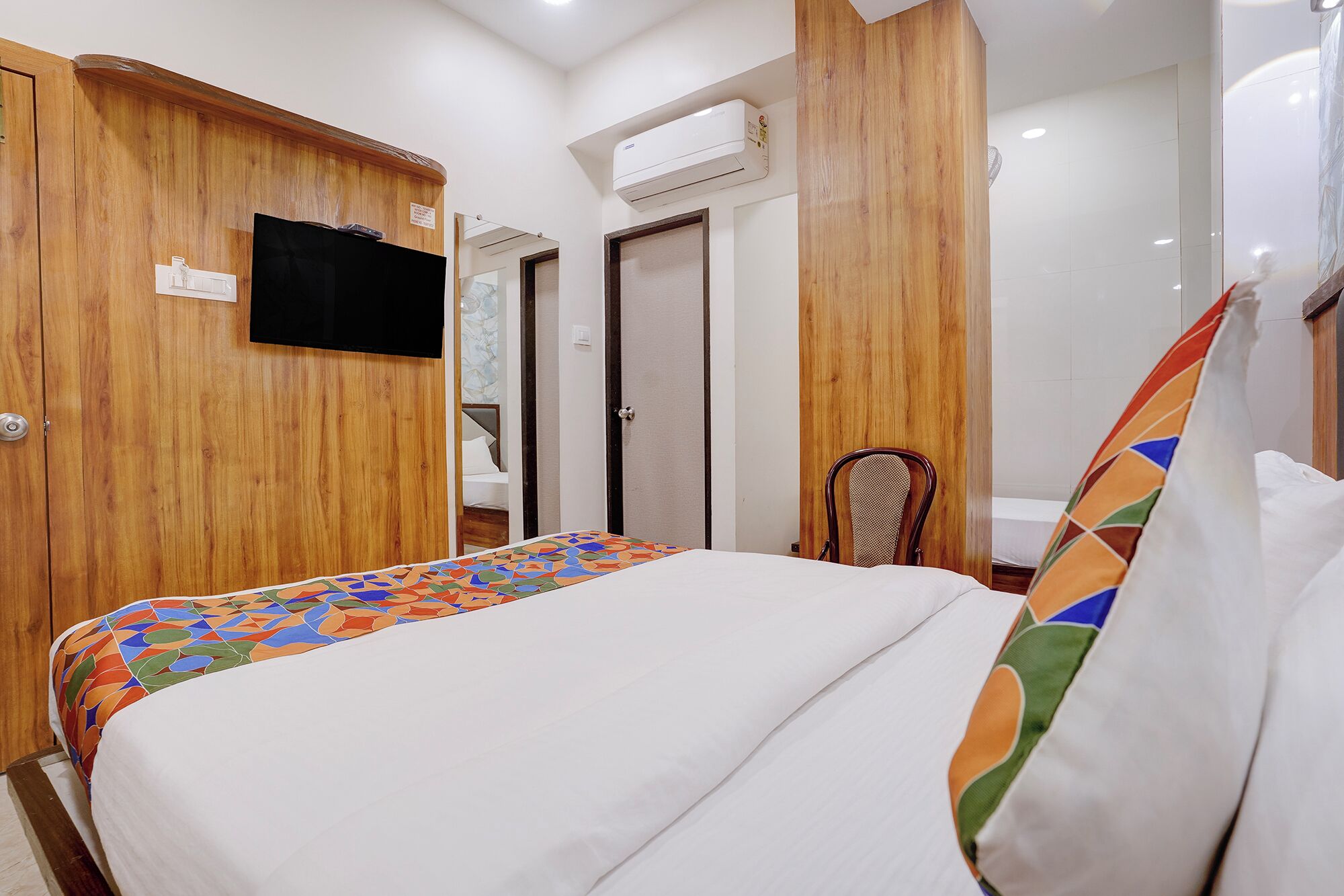 Quarto Deluxe | Lençóis de algodão egípcio, roupa de alta qualidade, cofre no quarto 