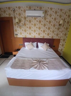 Quarto superior, 1 cama King, vista para a cidade | Wi-Fi de cortesia