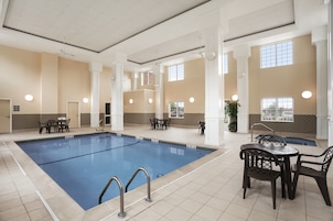 Piscina interior, piscina exterior