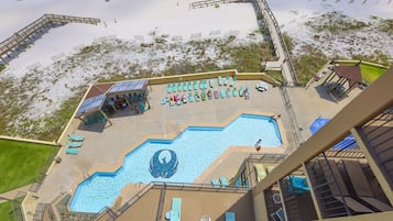 Apartamento em Condomínio Fechado, 1 quarto | Piscina | Piscina exterior, uma piscina aquecida