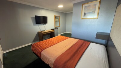 Ada Inn & Suites