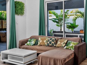 Villa Familiar, 3 quartos, varanda | Sala de estar