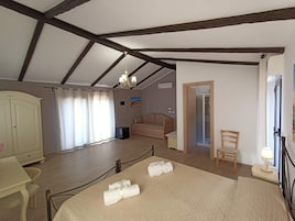 Quarto superluxo, 1 cama Queen e sofá-cama, vista para o mar