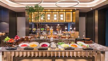 Pequeno-almoço tipo buffet diário mediante uma taxa