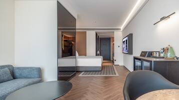 Quarto Individual Básico | Minibar grátis, ferro/tábua de engomar, roupa de cama fornecida