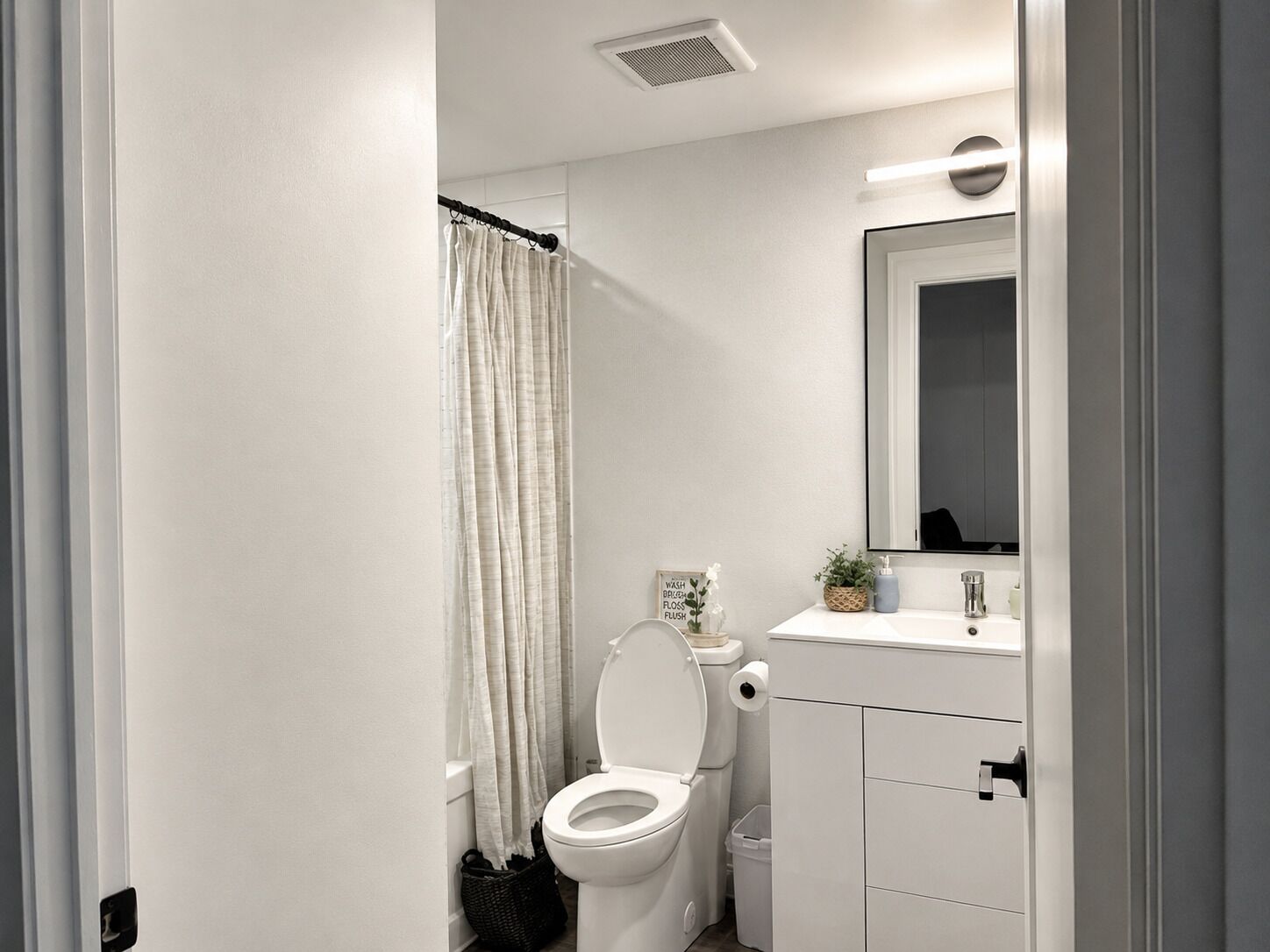 Quarto superluxo, vista para a cidade | Banheiro | Chinelos 