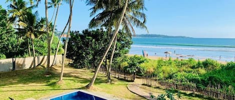 Piscina exterior, toldos gratuitos, guarda-sóis