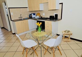 Apartamento, 1 quarto | Sala de jantar