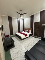 Quarto casal luxo, vista para a cidade | Escrivaninha, quartos à prova de som, Wi-Fi de cortesia