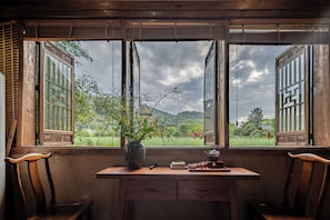 Suite Familiar, 2 quartos, vista para o pátio | Vista do quarto