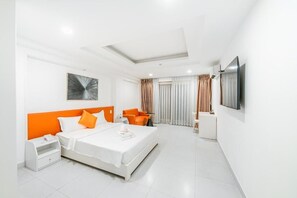 Quarto Duplo Deluxe, varanda, Vista para a cidade | Minibar com produtos grátis, cofre no quarto, quartos insonorizados 