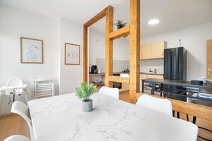 Apartamento Familiar, vista para a montanha | Refeições no quarto