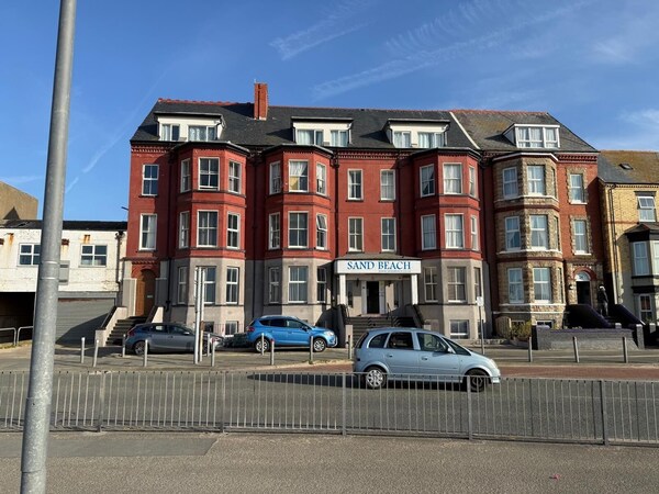 Sand Beach Hotel - Wales