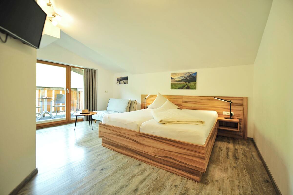 Quarto casal luxo | Cofres nos quartos, cortinas blackout, Wi-Fi de cortesia, roupa de cama
