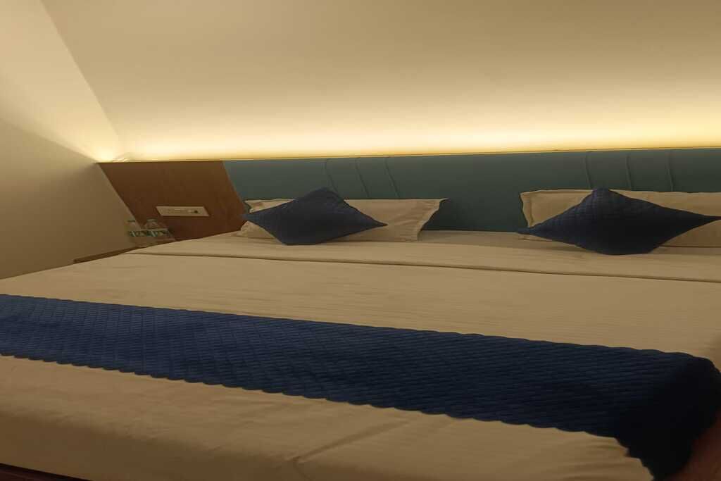 Quarto Duplo Deluxe | Secretária, secretária adequada para computadores portáteis 