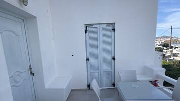 Apartamento Familiar, vista parcial para o mar | Terraço/pátio interior