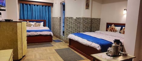 Quarto Quádruplo Deluxe | Secretária, Wi-fi grátis